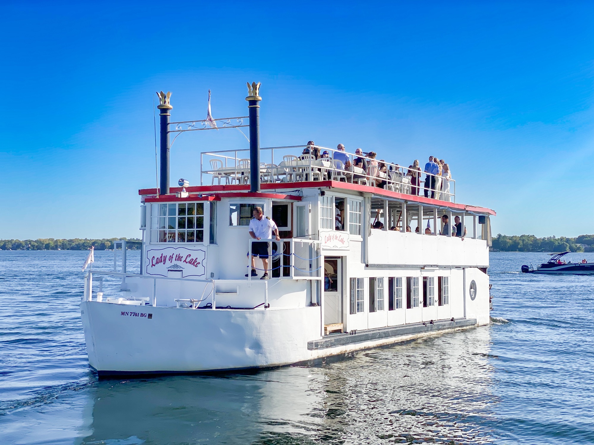 Scene in Wayzata: Lady of the Lake - Wayzata.com