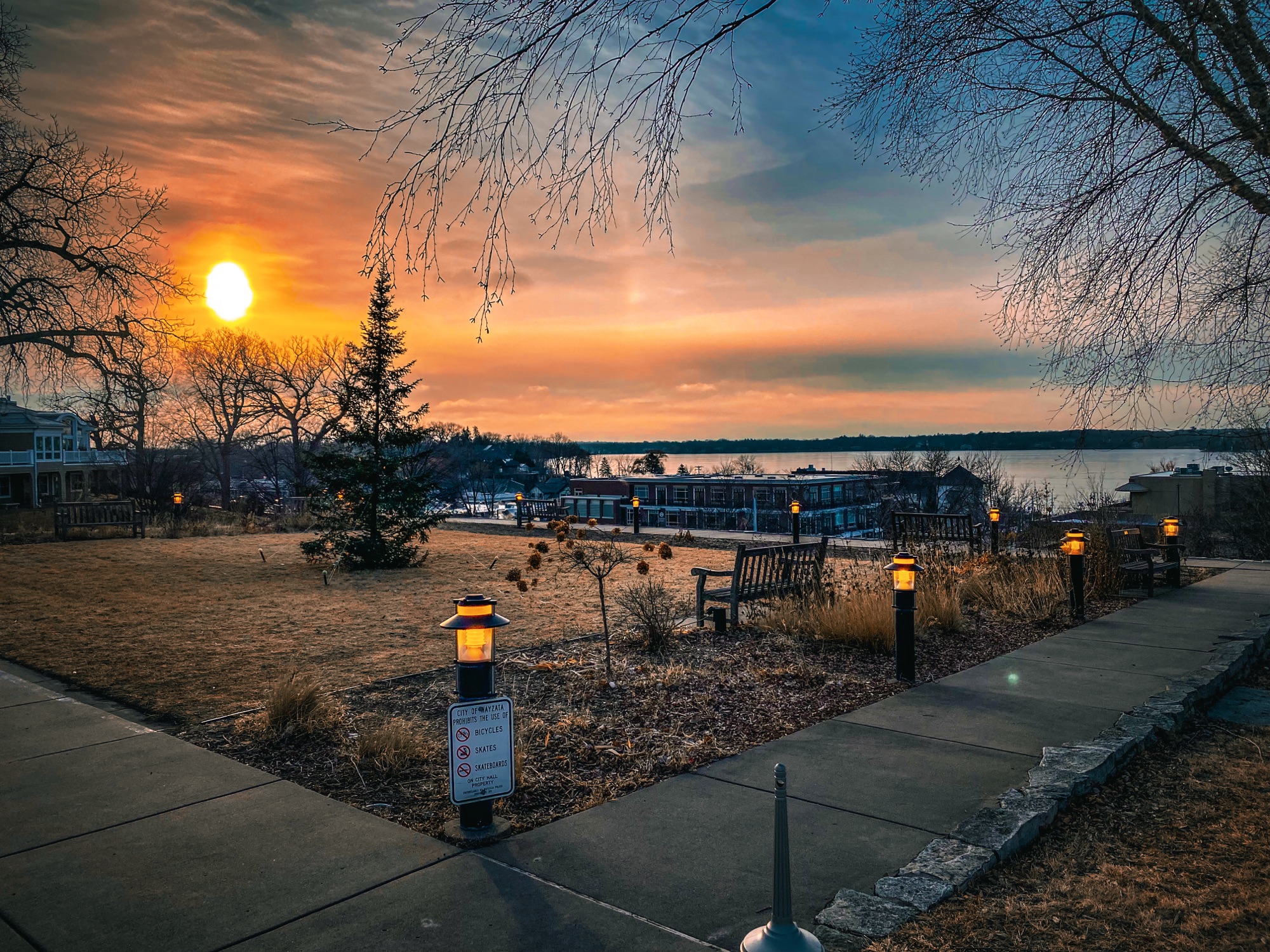Scene in Wayzata: Library Plaza - Wayzata.com